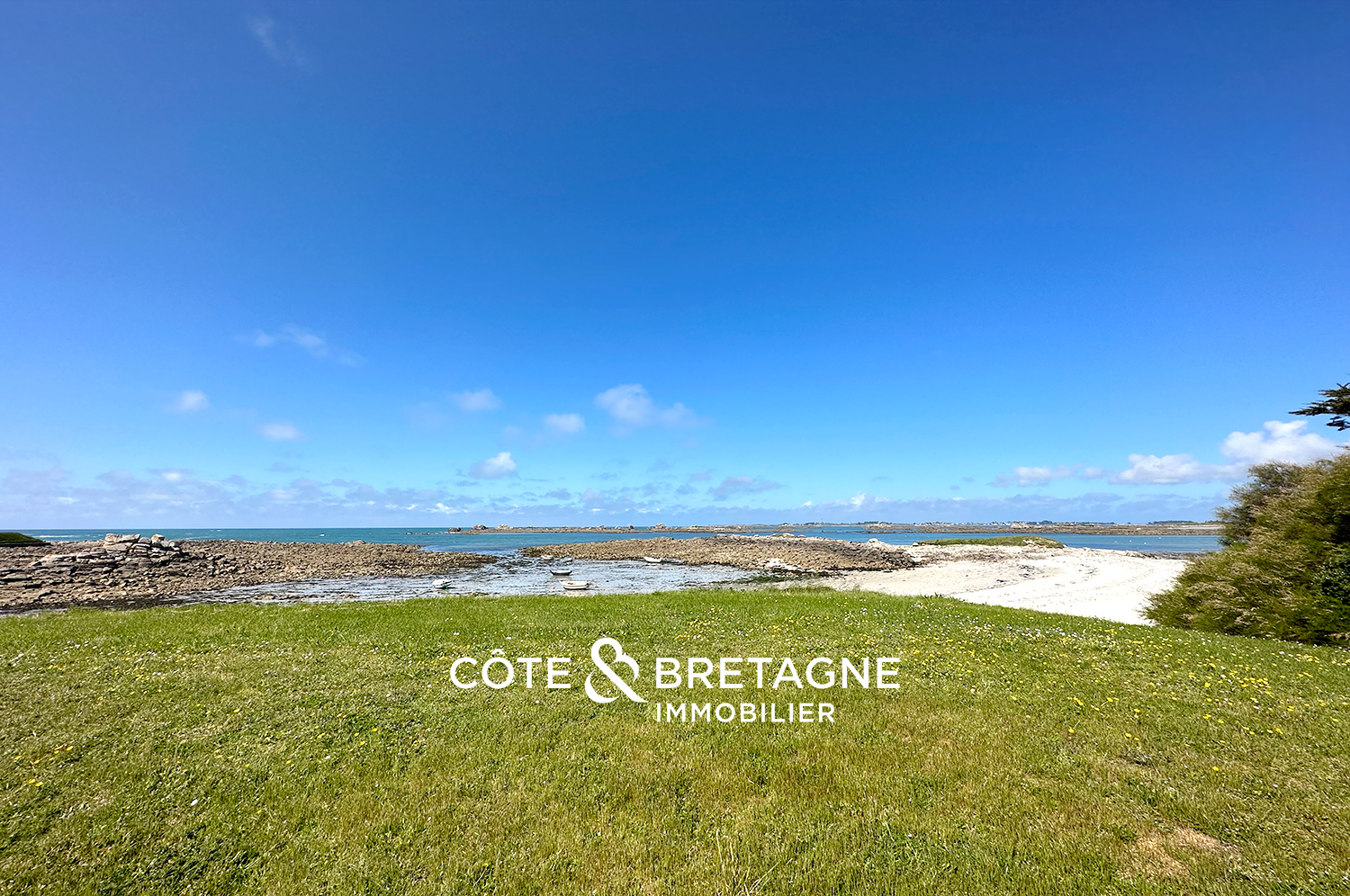Acheter à Santec, maison sur la plage face à la mer.